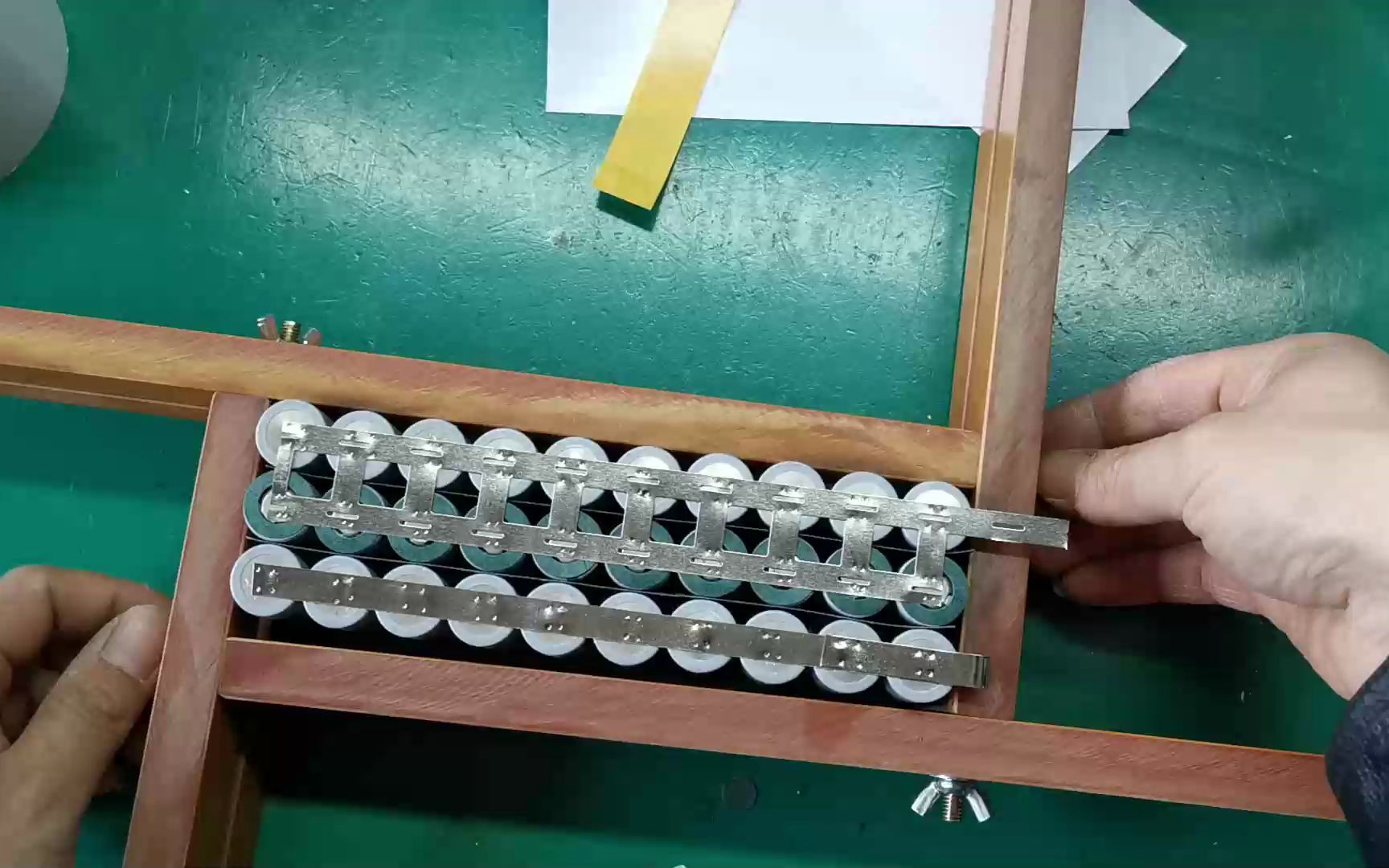 用三十节电动工具拆机电池组装12伏电池组!容量20安时