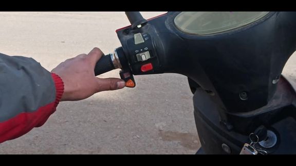 电动车半路没电,打开这个开关,还能再跑10公里