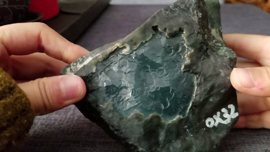 翡翠原石上的“流氓窗”你怎么看!什么样的开窗料才不会垮?