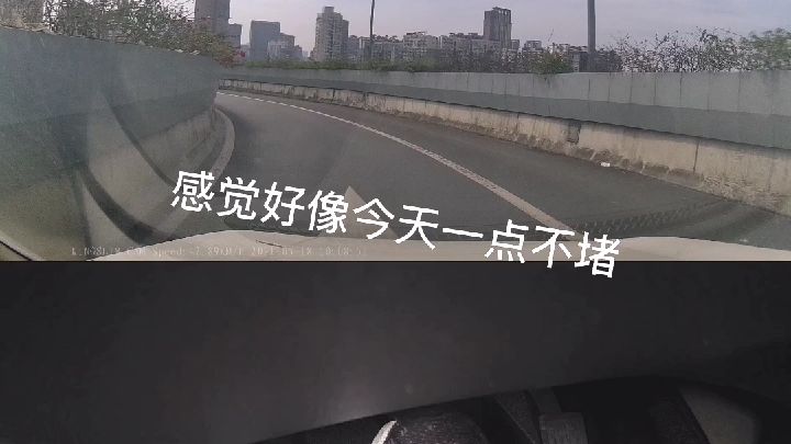 前一刻觉得不堵心情好的后一刻堵车一长串,手动挡堵车恼火