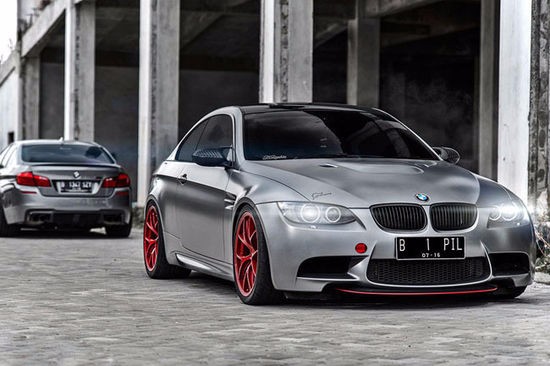 手动挡日产350Z漂移车VS自动挡宝马M3 你会选哪个?