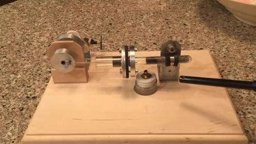 这是什么发动机原理,活塞缸体里还放一块钢丝球么?