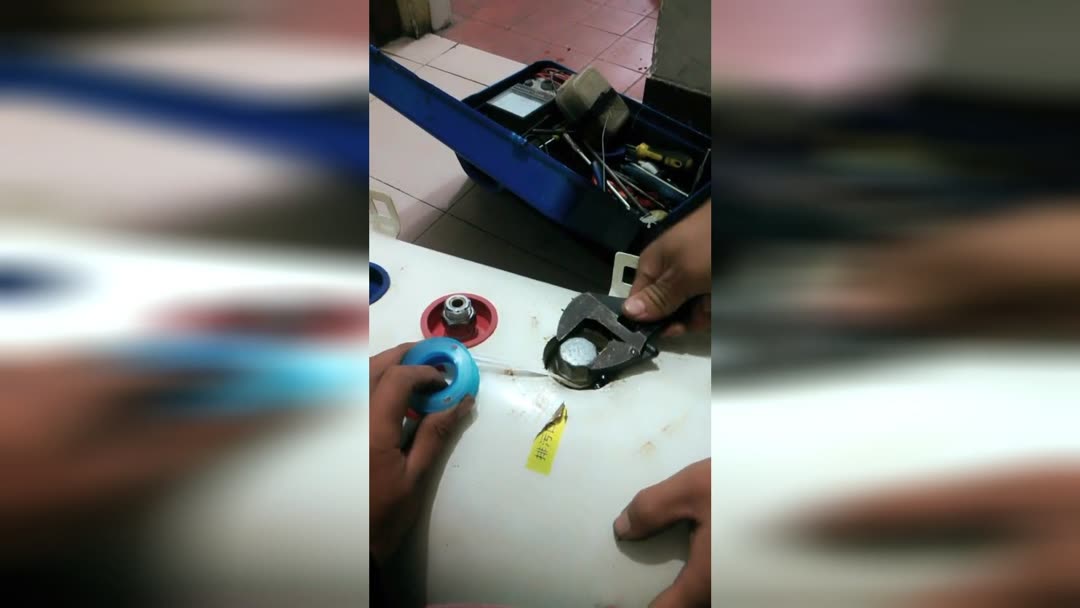 热水器怎么拆排污阀