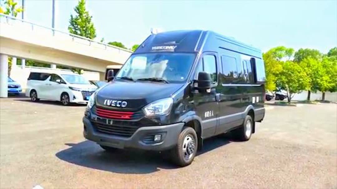 依维柯改装房车,空间无人能及,可住一家五口!