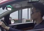 该配合你演出的我,选择视而不见