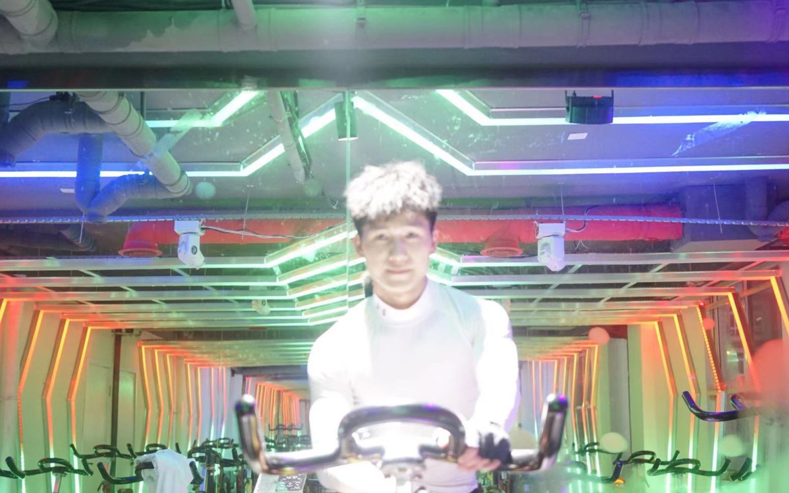 动感单车视频 最嗨电音你能跟上动作吗