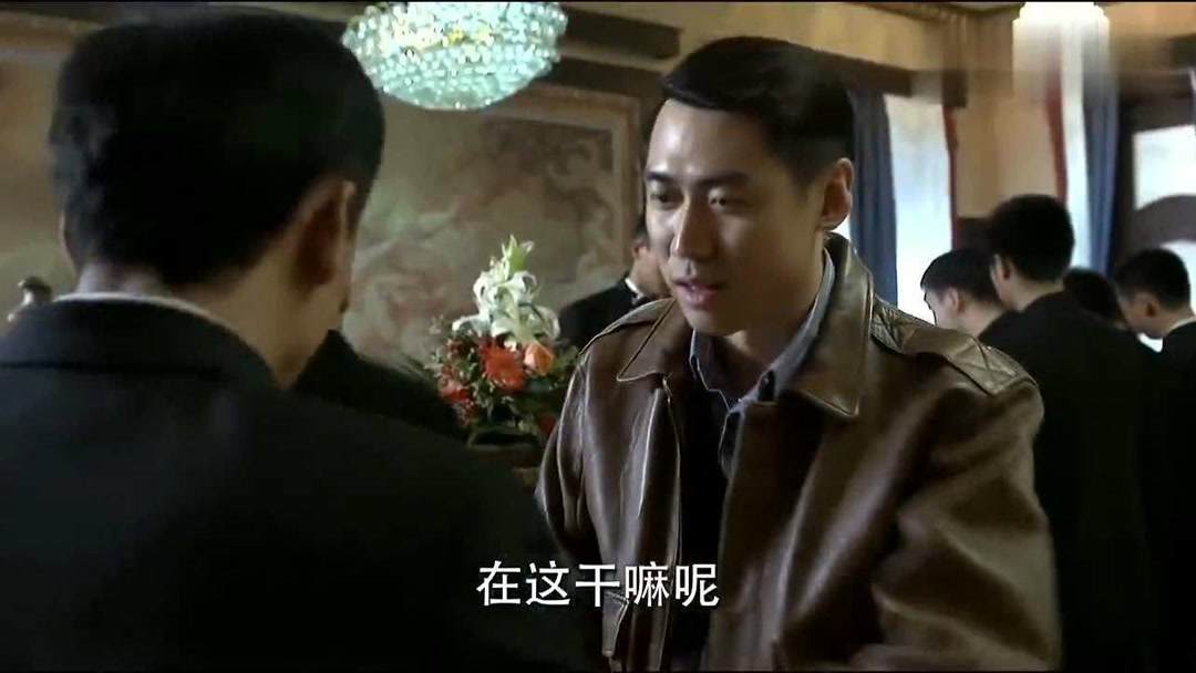 伪装者:美女身份被曝光,竟是因为保安多看了她一眼,不可思议