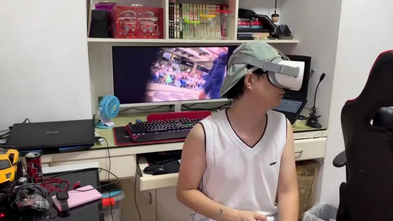 1799元的小米VR一体机,大家觉的值不值?来看看小伙的现场操作吧