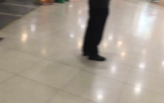 废弃商场的电梯