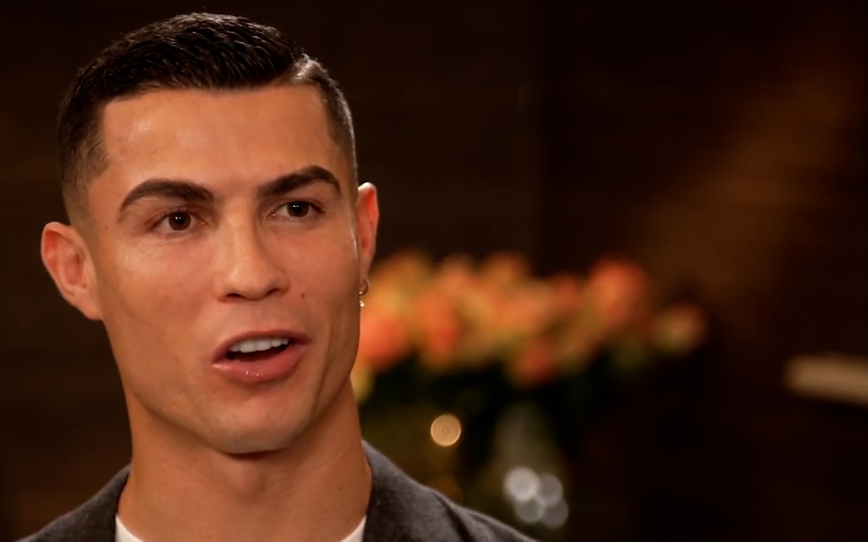 C罗首度回应打破梅西球衣销售纪录:我不追逐纪录,是纪录追逐我