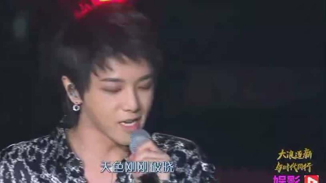 华晨宇微博之夜再唱这首歌,唱功依旧超稳堪比CD效果。嗨翻全场!