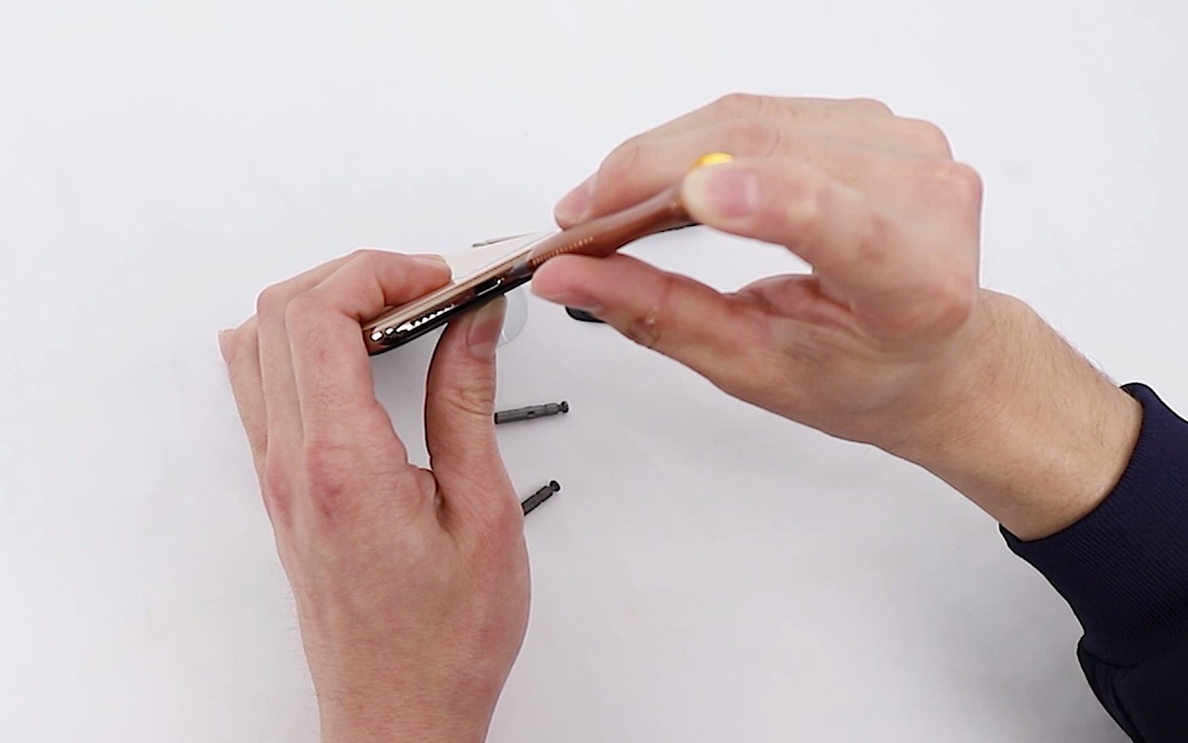 手机换电池拆机工具螺丝刀使用注意事项