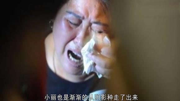 孩子被拐5年四肢残疾大街上乞讨认出了妈妈,妈妈:孩子你认错人了!