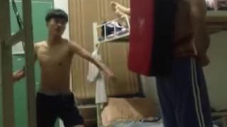 学校打架,为什么打架的人却在地上被人嘲笑?