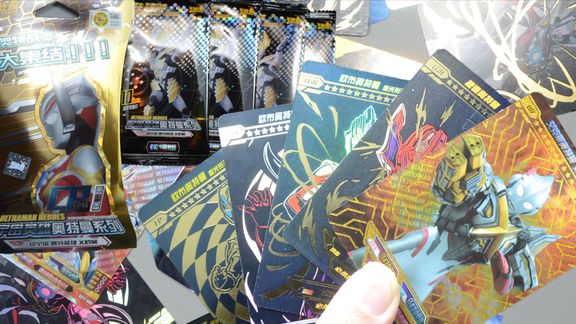 奥特曼卡片 拆CP包和荣耀版卡包 出了15张满星卡有3张LGR 1张稀有