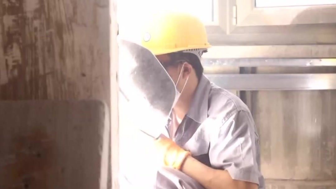 《梦想改造家6》如何解决阳台的安全隐患? 住户不要轻易改造房子