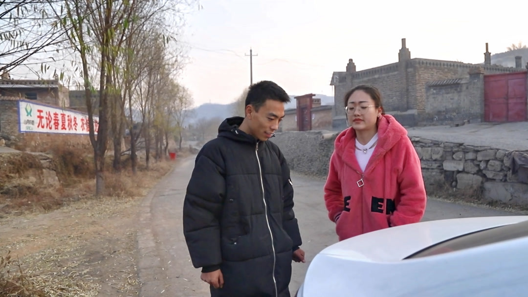小伙买车分期付款,不料车主分期付车,太机智了