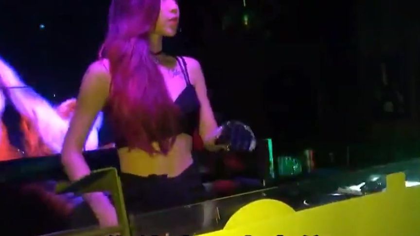 一曲DJ《爱你恨你又想你》单曲循环了很久的一首歌,越听越伤感!