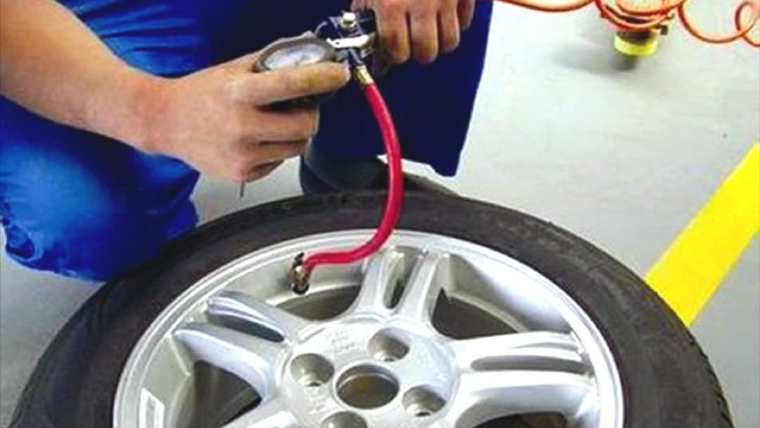 轮胎充氮气到底好不好?维修师傅没忍住说出实话,别再无知被骗了