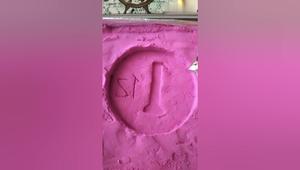 小学生用金属做一亿硬币买装备,做出来却尴尬了!