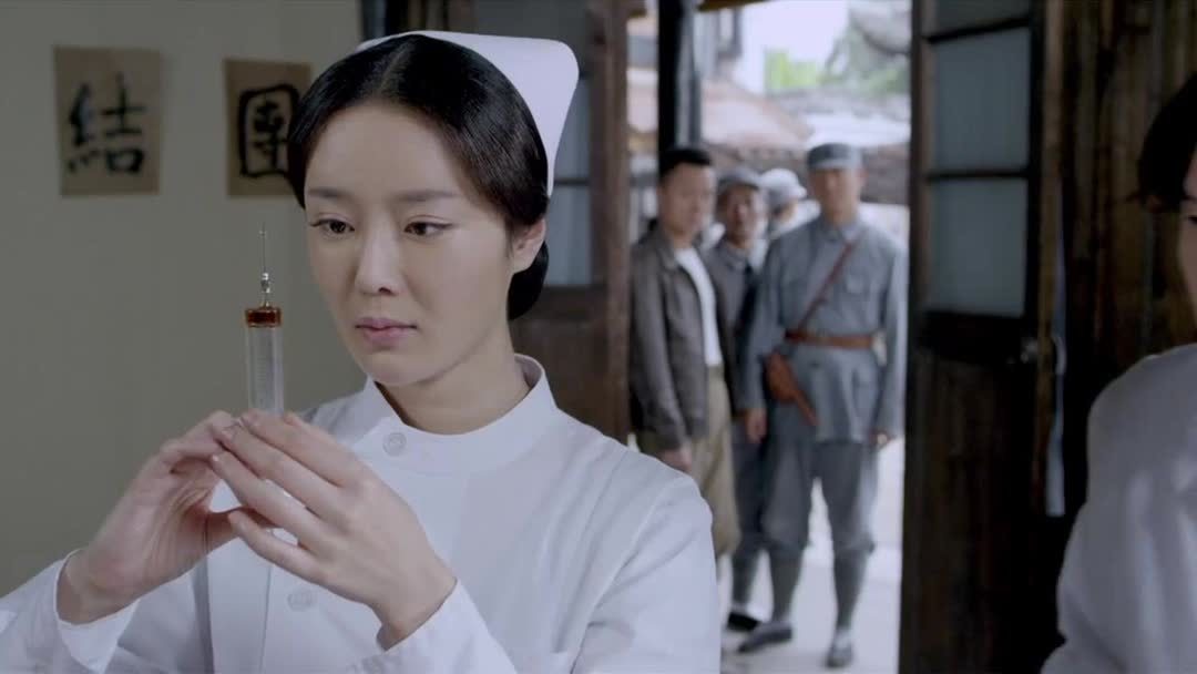 殊死:鬼子女特务假扮护士,为证人注射毒针,不料下秒就被暴露