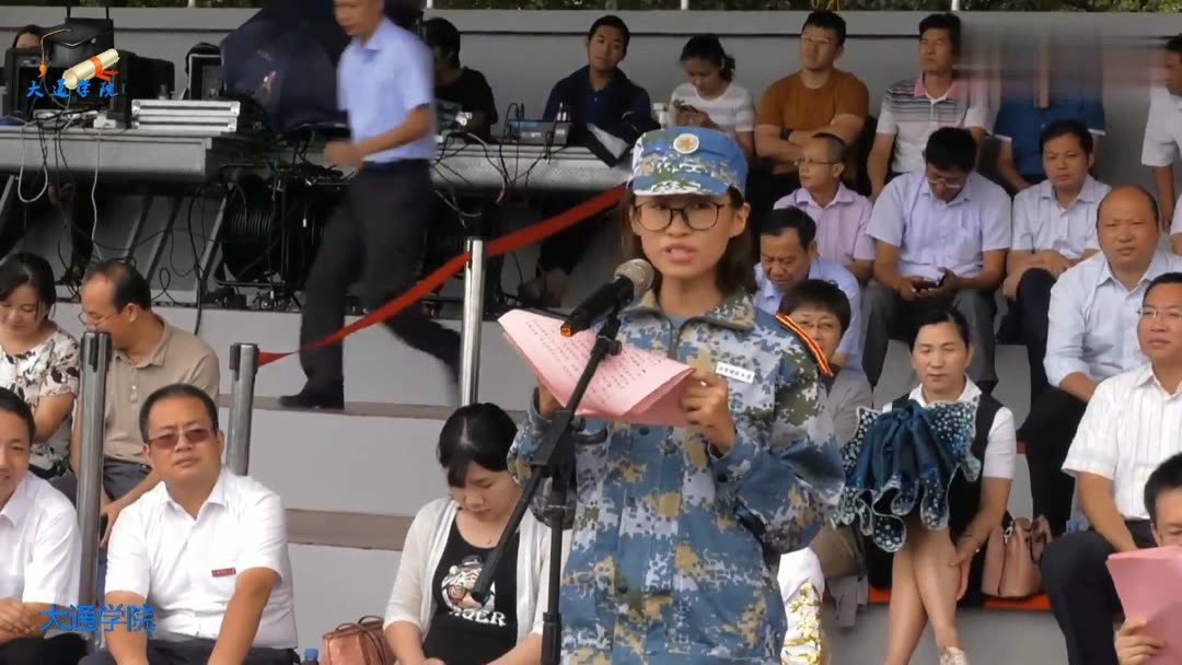 重点大学美女学生的演讲 千人中脱颖而出 口才真棒