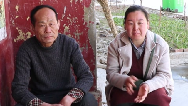 在农村干了二十年的赤脚医生,如今有多少退休补贴,够花吗?