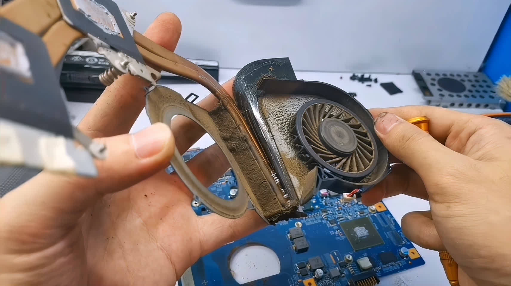 今天秒杀一台不开机的笔记本,顺便帮他清清灰,看堵成啥样了