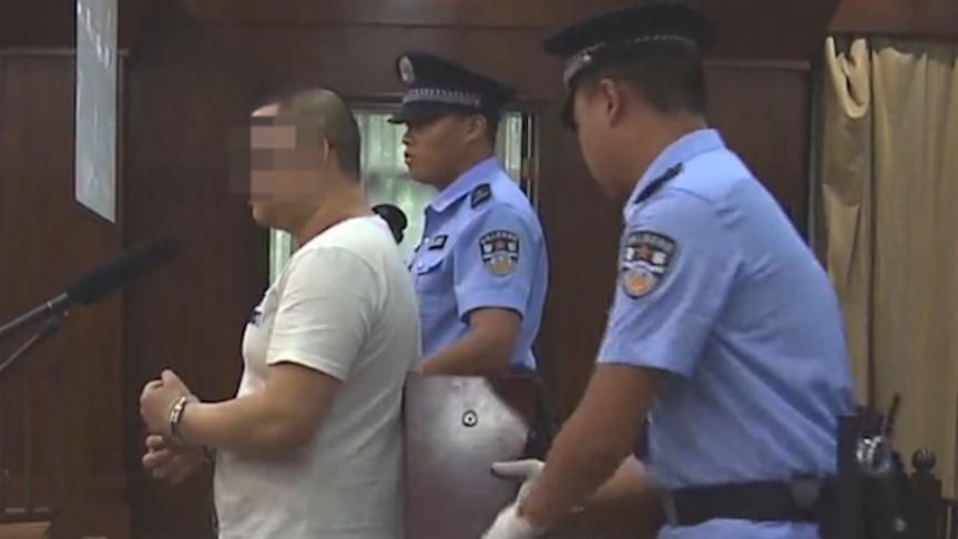 因网络赌博欠下巨债,男子刺死11岁学生后自杀未遂,已被执行死刑