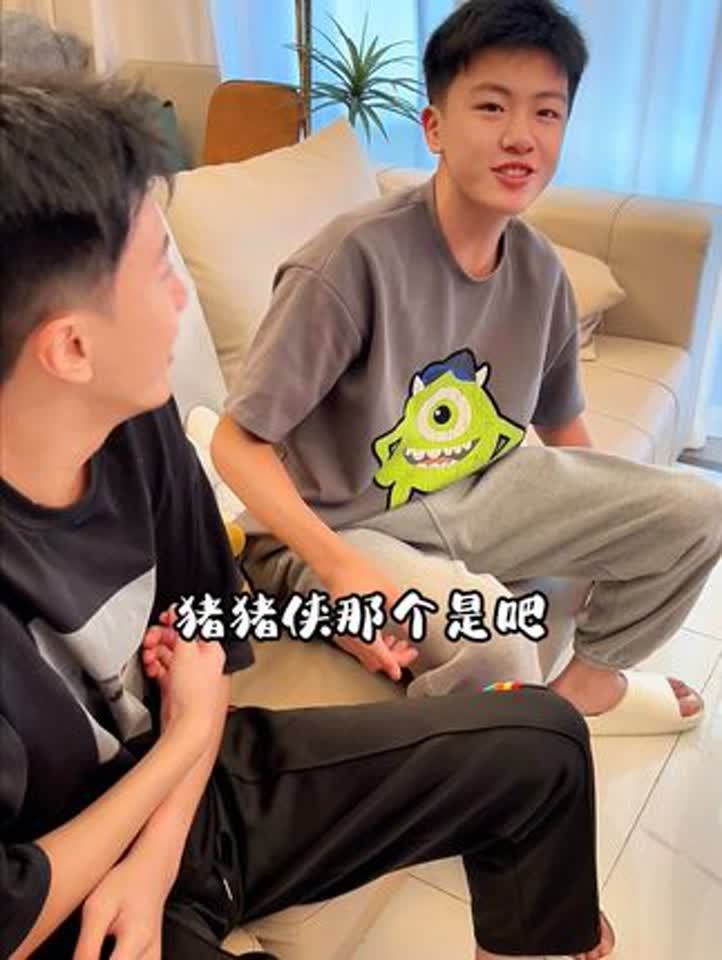 把你们有表情包的朋友艾特出来双胞胎兄弟