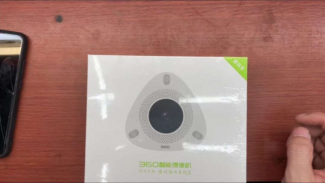一个网络摄像头可变4个画面大范围监控,价格一百元,安装很简单