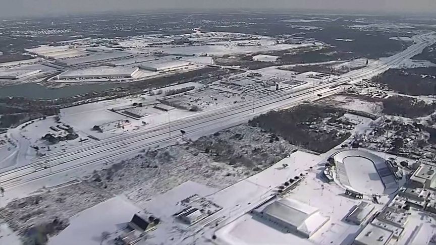 81秒丨冬季风暴席卷美国得州 250万户家庭遭停电