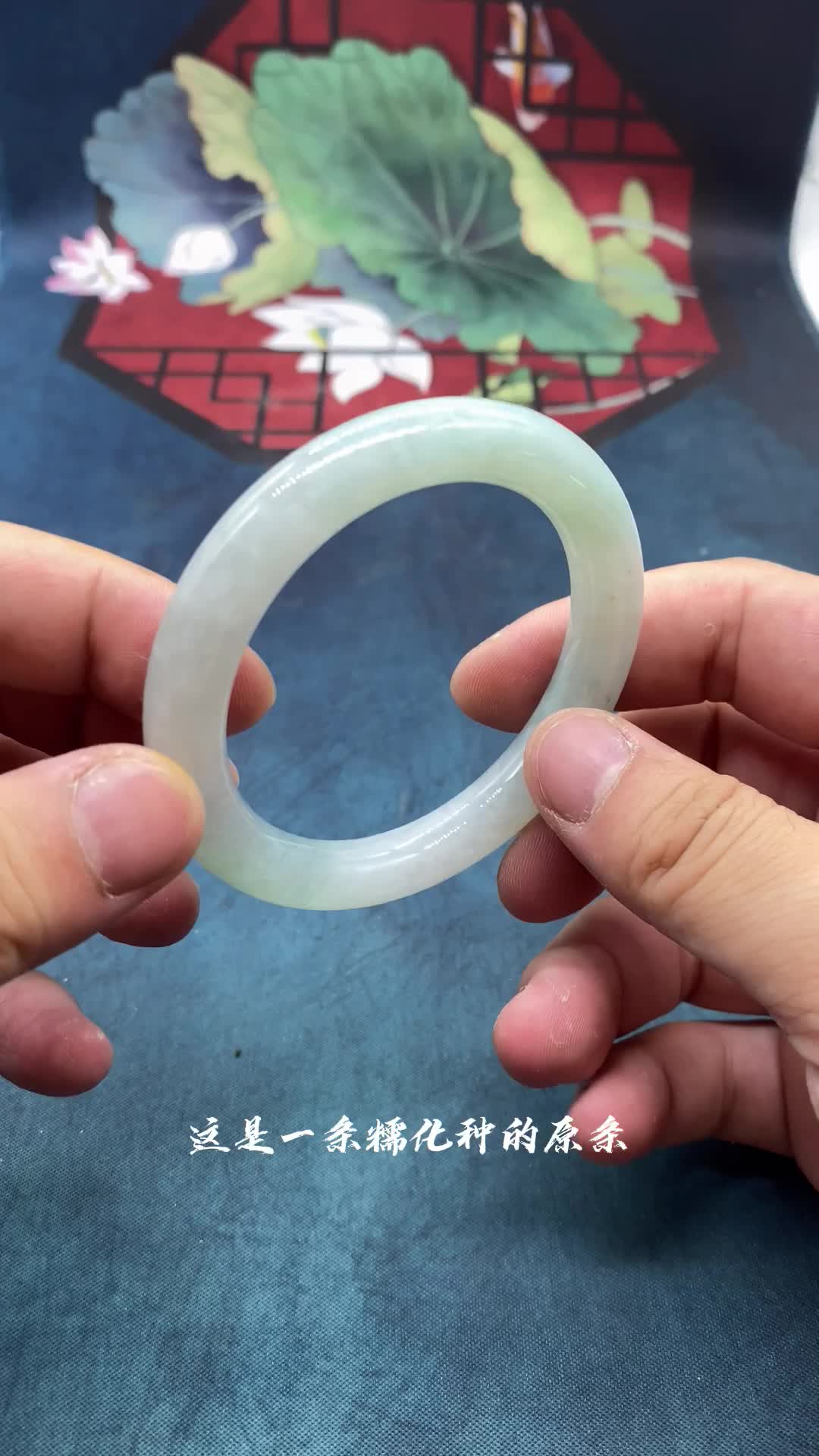 最近回收翡翠成品的包裹太多,过几天拍个成品合集展示