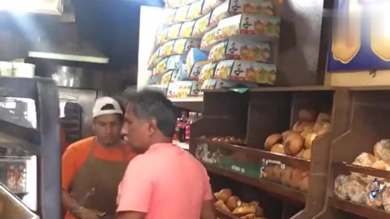 第一次出国逛面包店,多少钱用英语怎么说,我现在感觉要饿晕过去了!