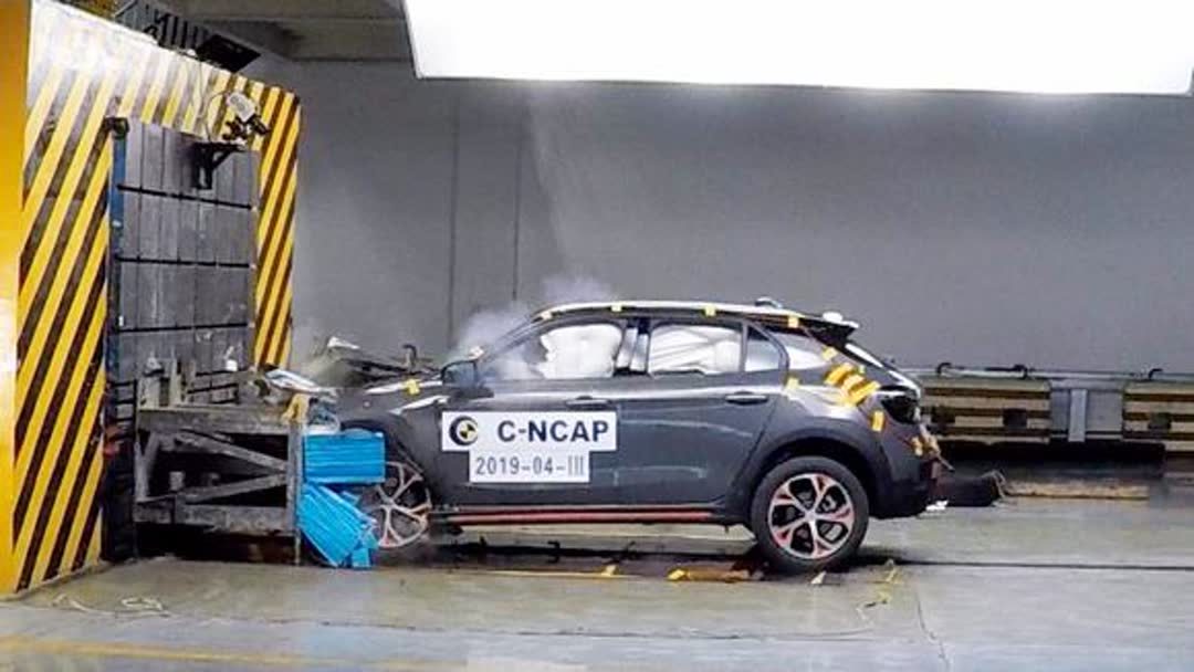 看看领克02以64公里时速正面40%偏置碰撞后会发生什么?