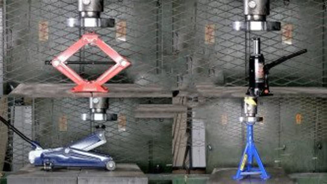 把千斤顶放在液压机下,按下开关,场面彻底失控了!