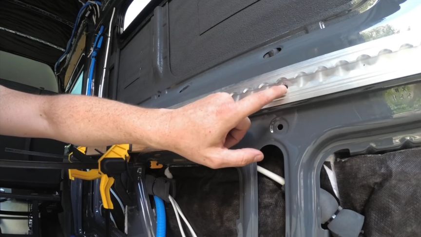 同时具有锚点的滑轨在自改床车上的应用