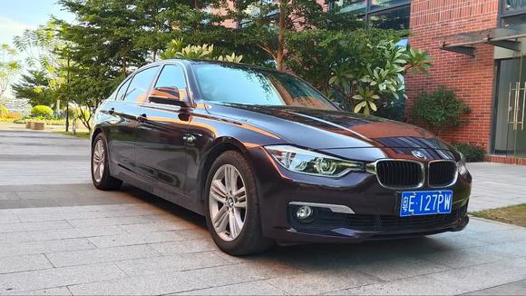 这台宝马,卖了有半年有余!车况完好,记录完好,颜色不正。