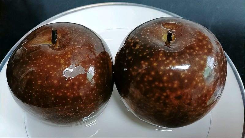 5.8元买2个梨用来做冻梨,冰箱反复冷冻,只需3天就可以吃了