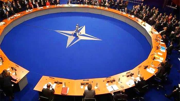 美国一举措让北约对准俄罗斯,北约出此下策,网友回怼:与我何干