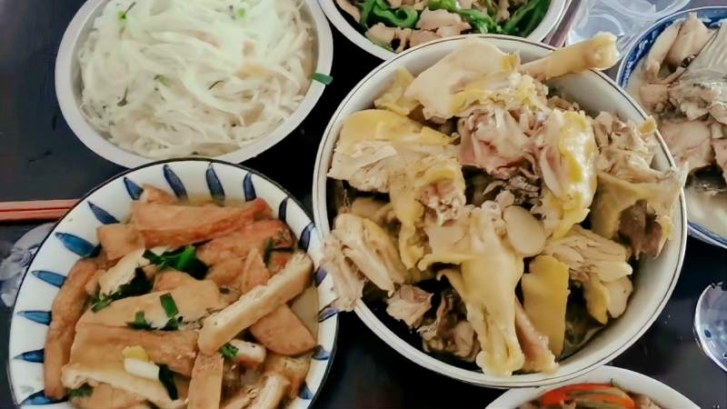 亲手做一顿年夜饭,这是打工人为父母送上的最有意义的礼物