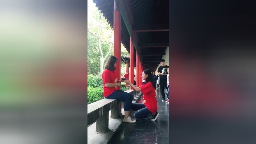 皇上你还记得当年的夏雨荷吗?雨荷啊再喜欢一个人也别乱了自己的...
