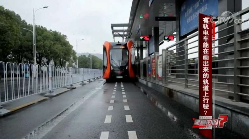 黄西解密:无轨电车能在画出来的轨道上行驶?中国越来越强大了!