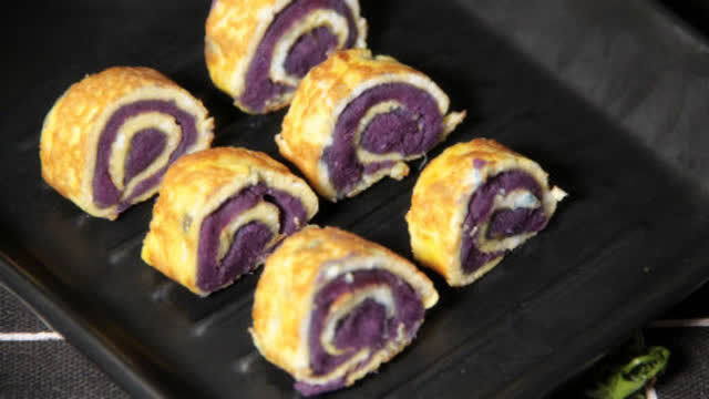 适合8个月以上宝宝的最佳辅食:健脾养胃的紫薯蛋卷,孩子都爱吃
