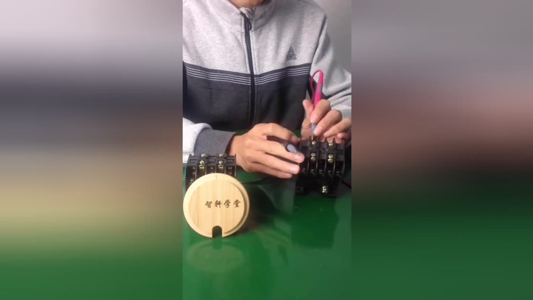 交流接触器常开常闭触点用万用表如何区别#维修电工考证 #电动机