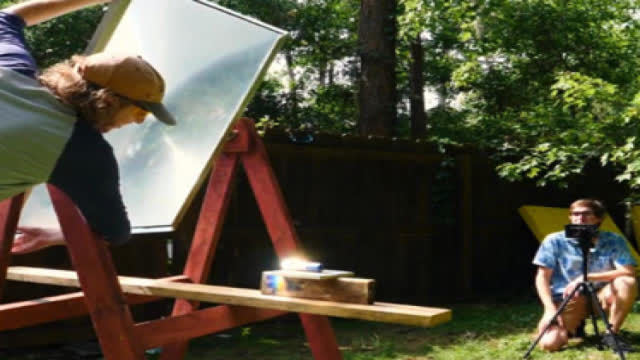 在室外30°使用放大镜照射,3种物品一个比一个惨,真涨见识