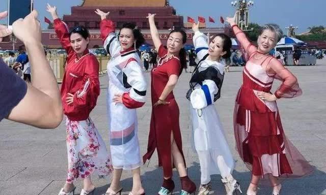 中国大妈旅游,船上海鲜一扫而空,旅行社抱怨:将会撤销此业务