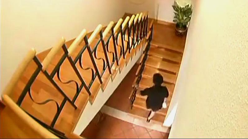 漂亮女毒枭喜欢上了帅气的男保镖,又爱又恨,很矛盾!