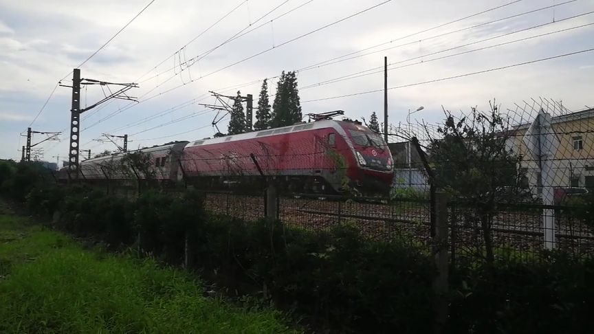 梦回2017 上局徐段大红枣牵引几乎全红的K48次列车从松江站开出!