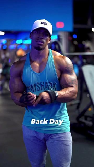 黑人小哥的背部训练日计划表背阔肌背部训练增肌